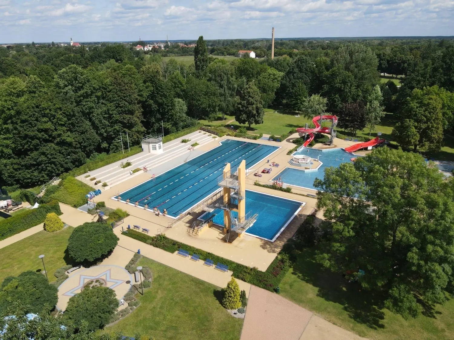 Freibad in Forst: Zum Jubiläum gibt es eine große Schaumparty ...