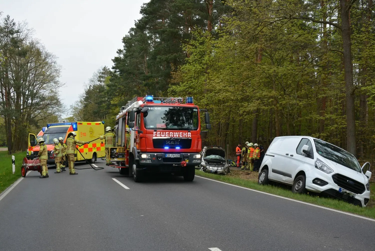 Unfall bei Cottbus: Pkw kollidieren auf B97 zwischen Gallinchen und Groß Oßnig | Lausitzer Rundschau