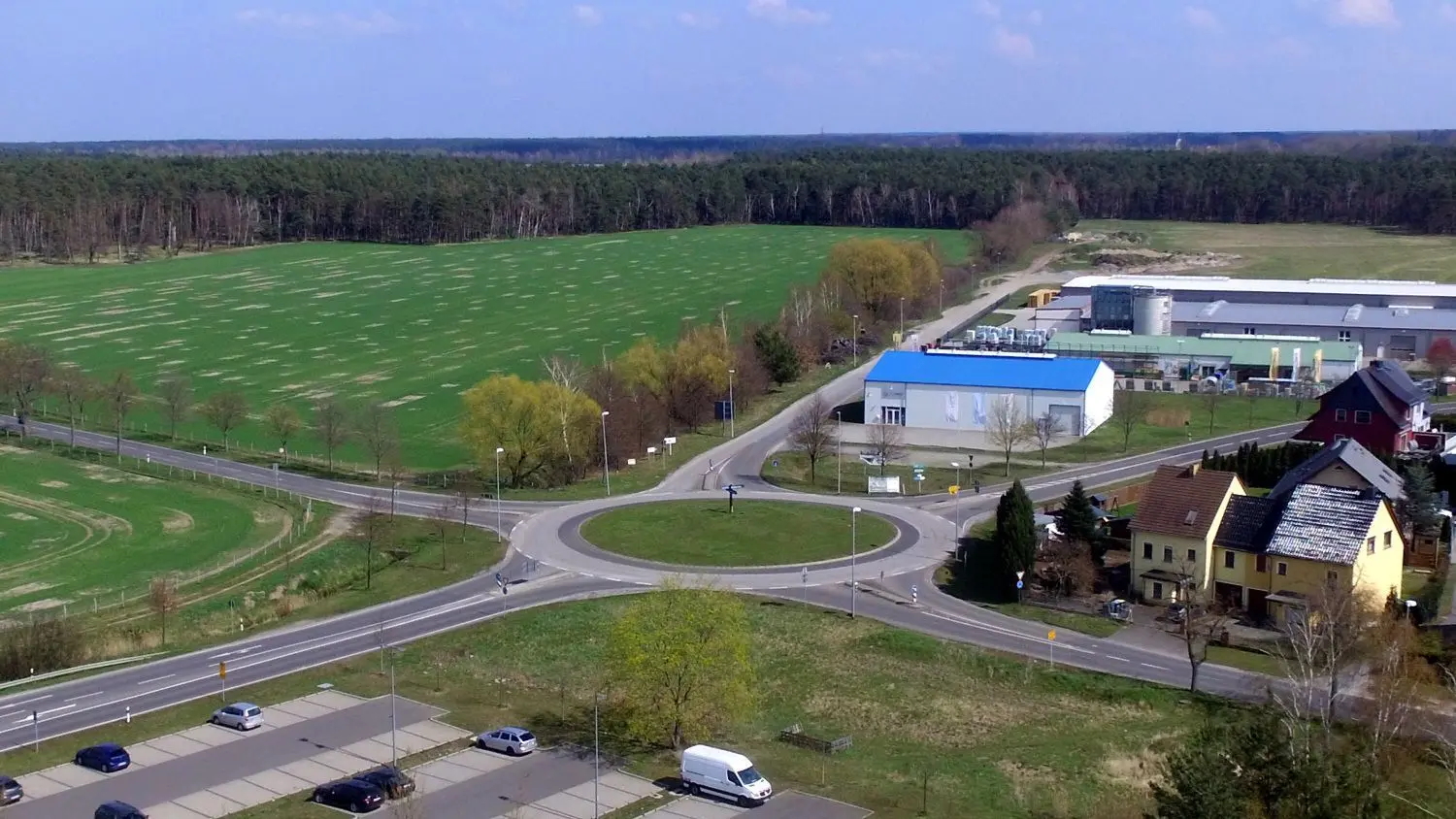 Kreisverkehr in Ortrand: Kreisel an der A13 wird zum Nadelöhr – das ...