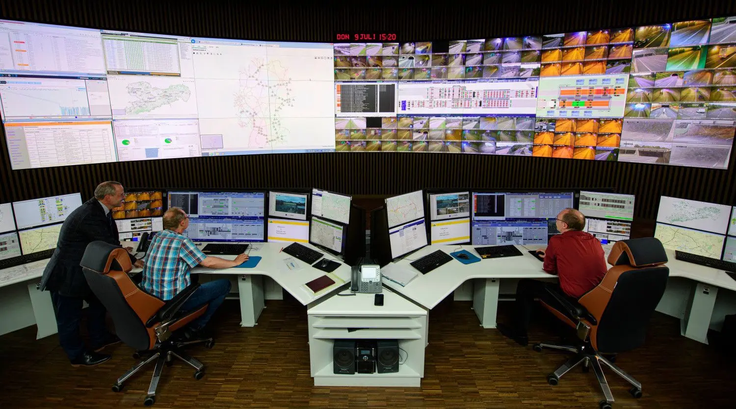 Straßenverkehr: In Dresden entsteht Leitstelle für „Intelligente ...