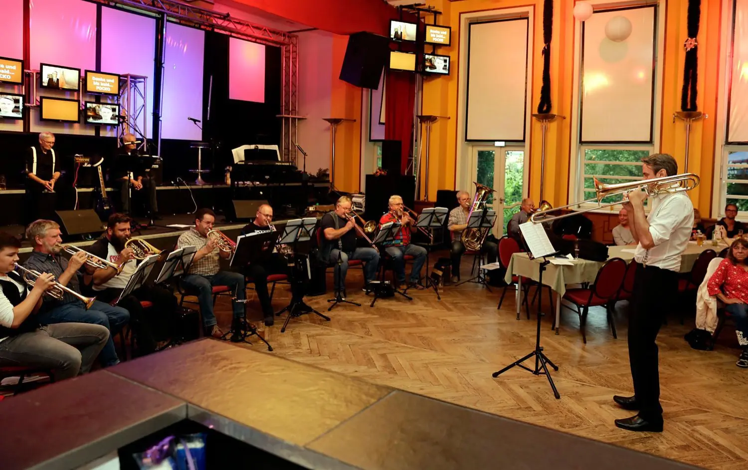 Kirche: Focko Hinken nimmt musikalisch Abschied von Luckau | Lausitzer ...